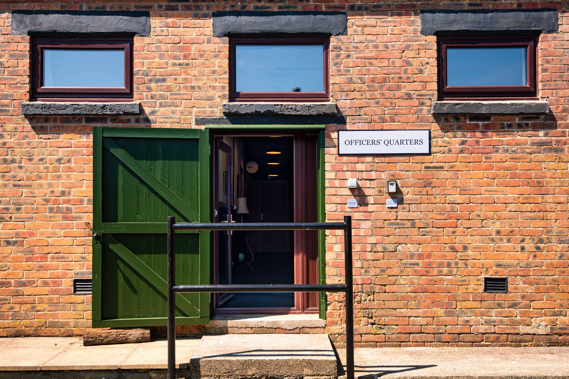 Officer’s Quarters | THE RADAR ROOMS