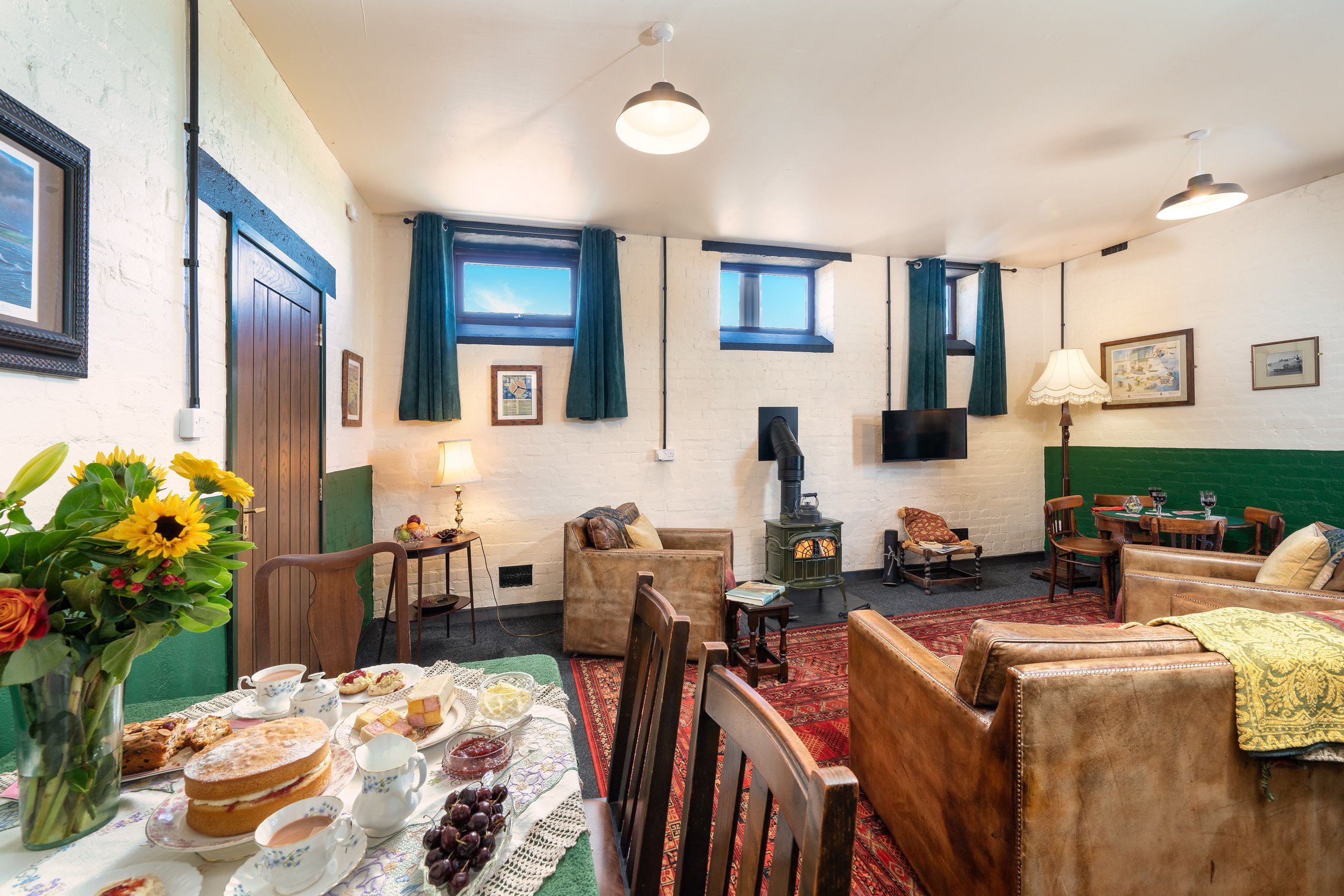 Officer’s Quarters | THE RADAR ROOMS