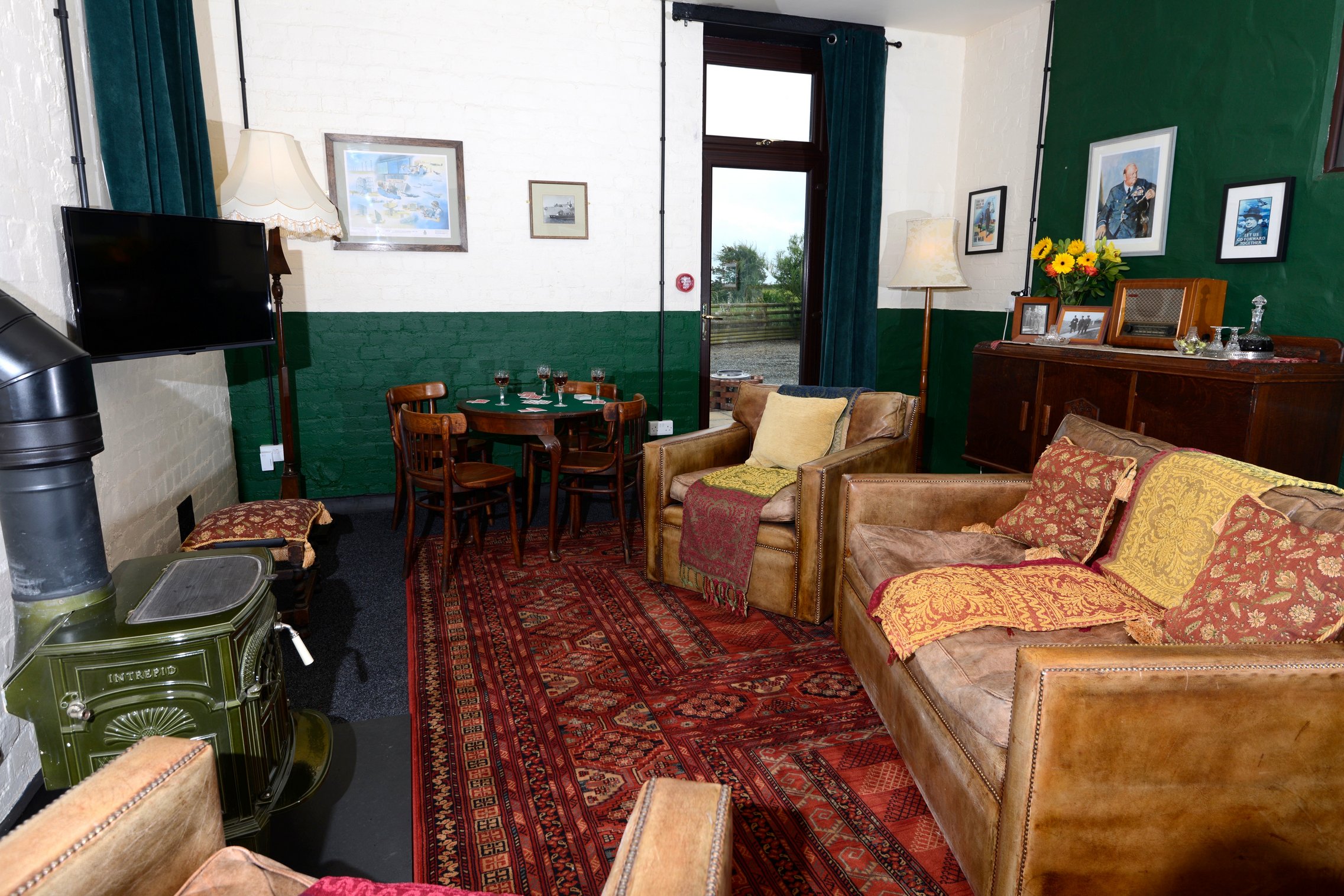 Officer’s Quarters | THE RADAR ROOMS